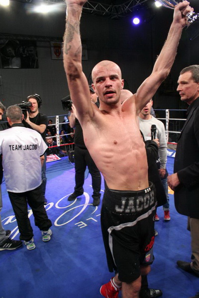 Joffrey Jacob en défense - Fédération Française de Boxe